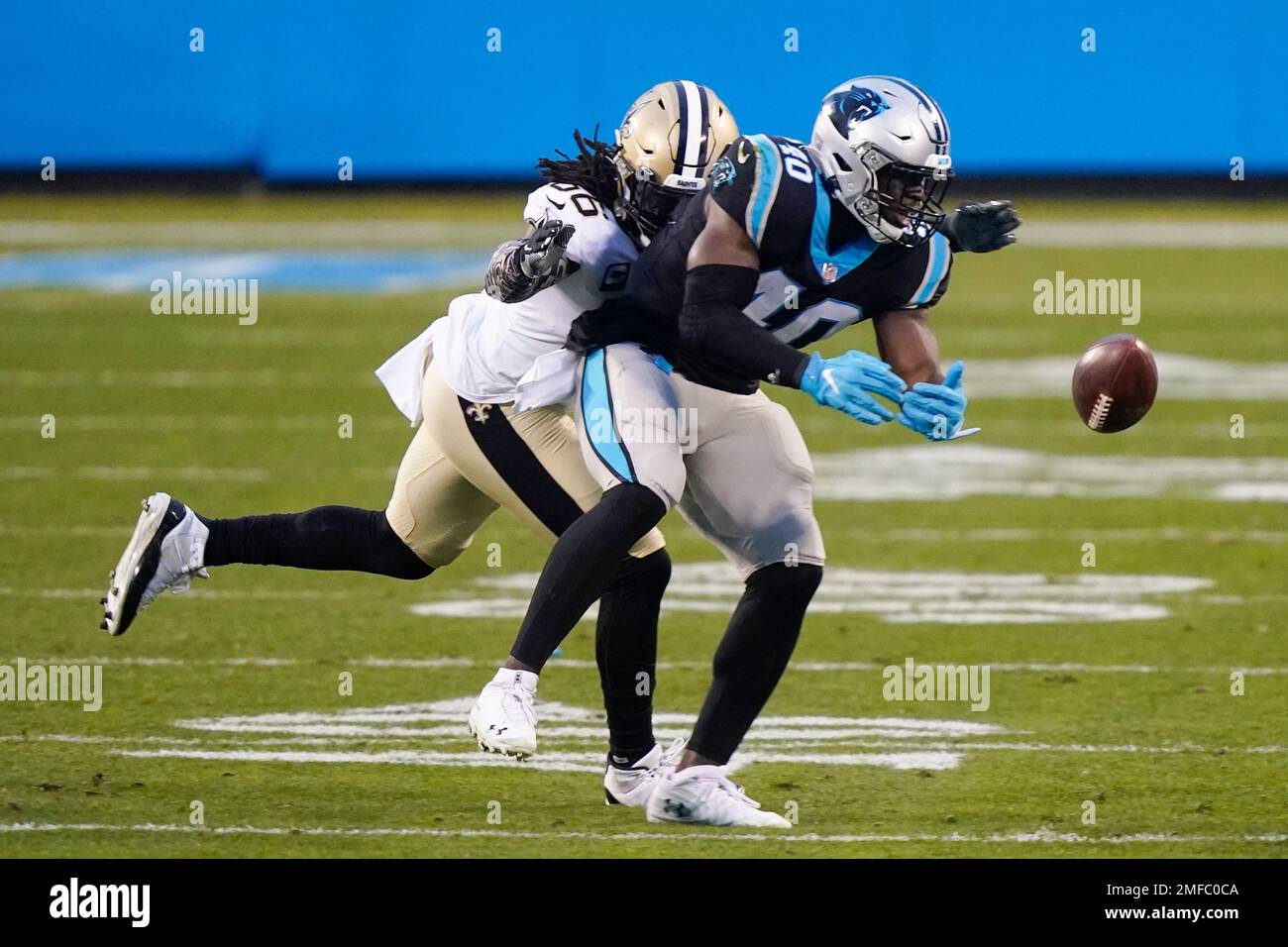 New Orleans Saints outside linebacker Demario Davis breaks up a pass ...