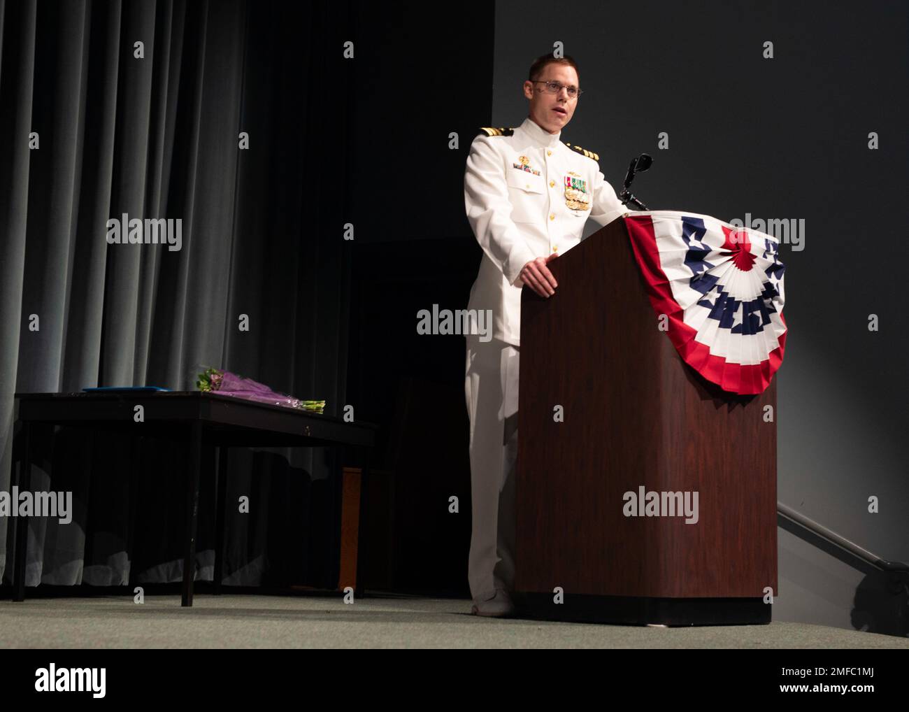 220819-N-ED185-2078 SILVERDALE, Wash. (Aug. 19, 2022) Cmdr. Michael A. Lyle, commanding officer ...