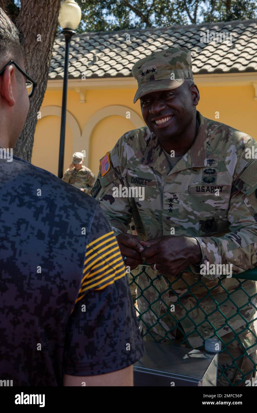 Lt gen walt hi-res stock photography and images - Alamy