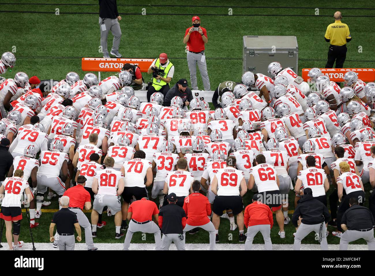 Ohio State gathers before the Sugar Bowl NCAA college football game ...
