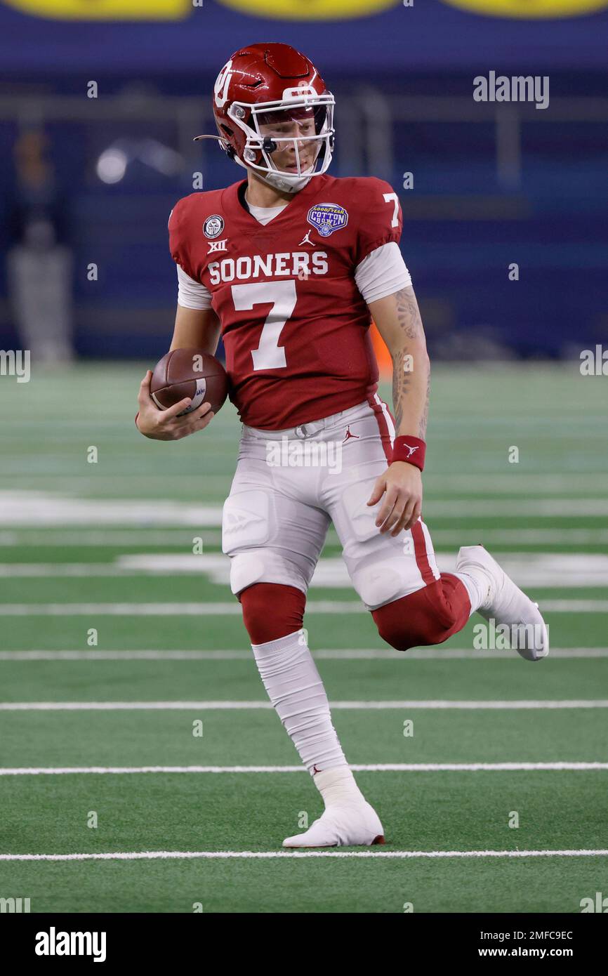 Oklahoma quarterback Spencer Rattler (7) scrambles against Florida ...