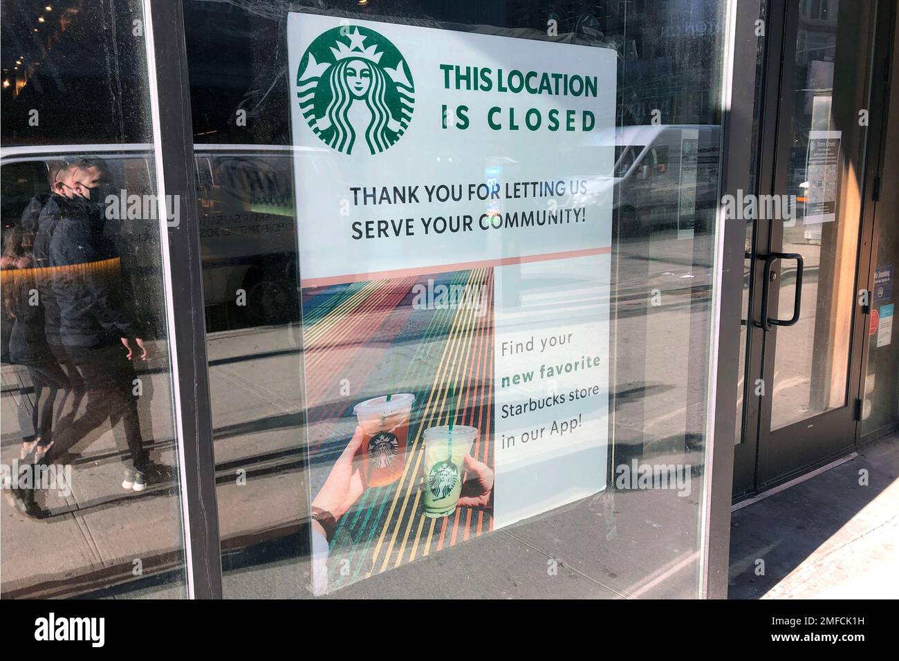 A Starbucks coffee shop is permanently closed in Times Square in New ...
