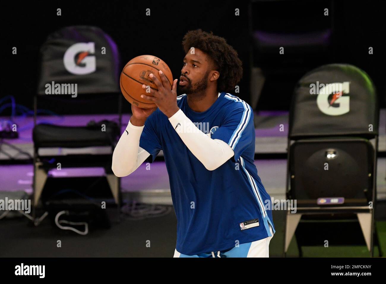 Los Angeles Lakers guard Wesley Matthews warms up before an NBA ...