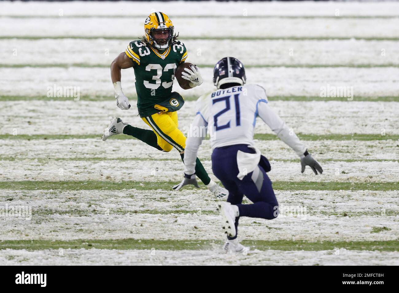 Green Bay Packers running back Aaron Jones (33) runs during an NFL ...