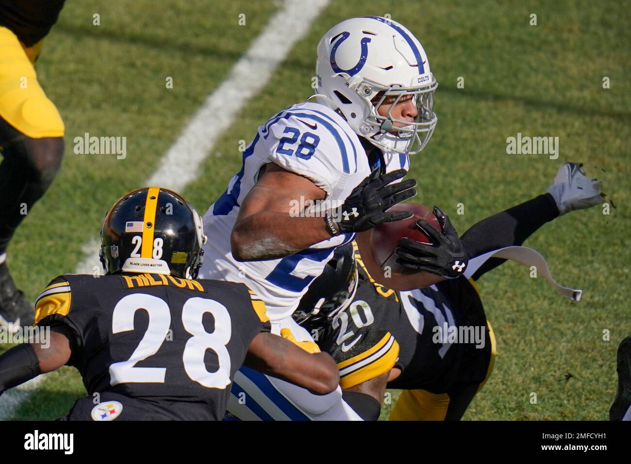 Indianapolis Colts running back Jonathan Taylor (28) plays in an NFL ...