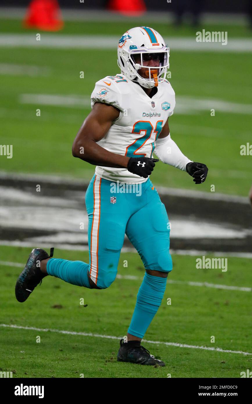 Miami Dolphins free safety Eric Rowe (21) lines up against the Las ...