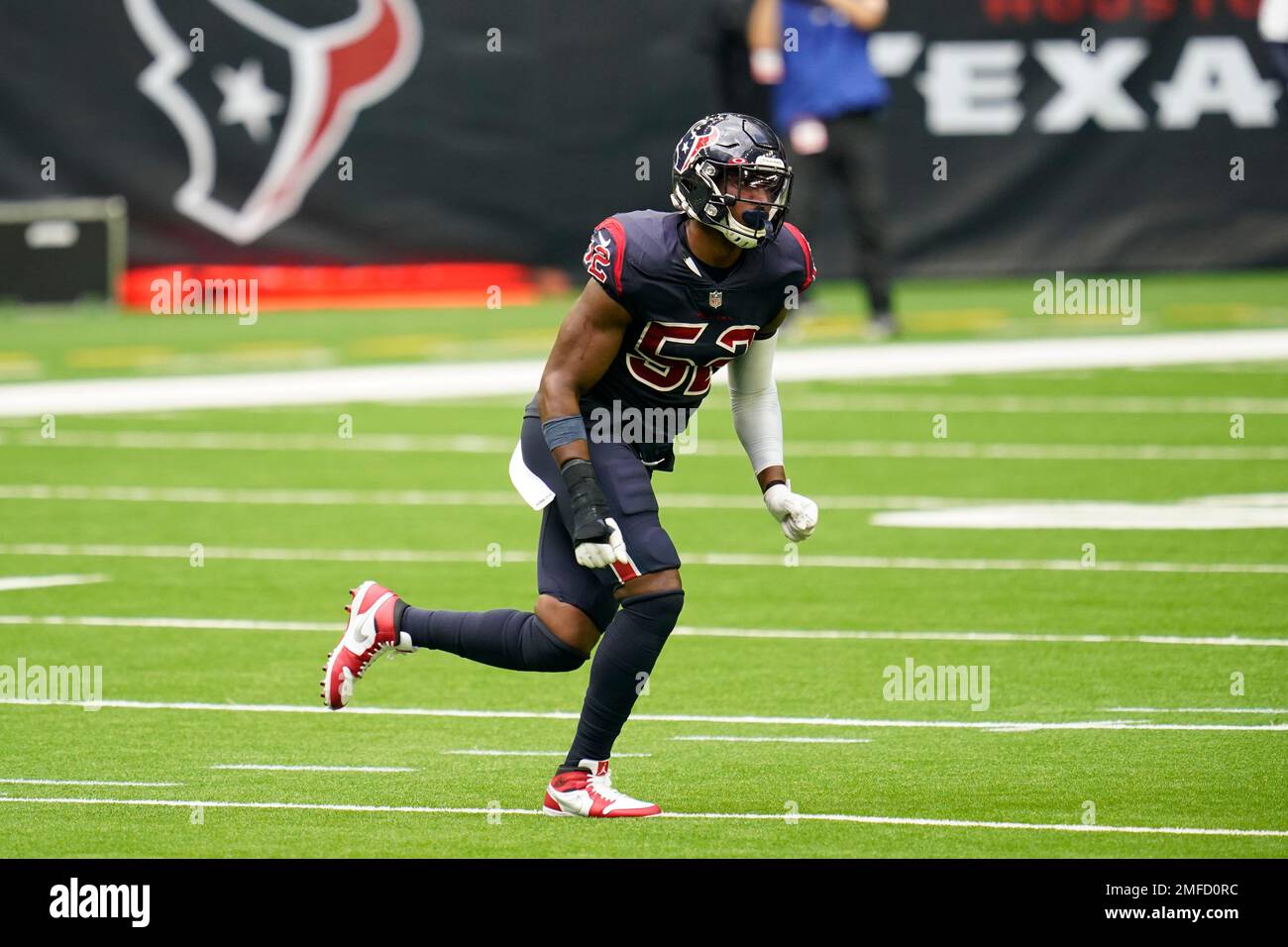 Houston Texans linebacker Jonathan Greener (52) runs down on a kickoff ...