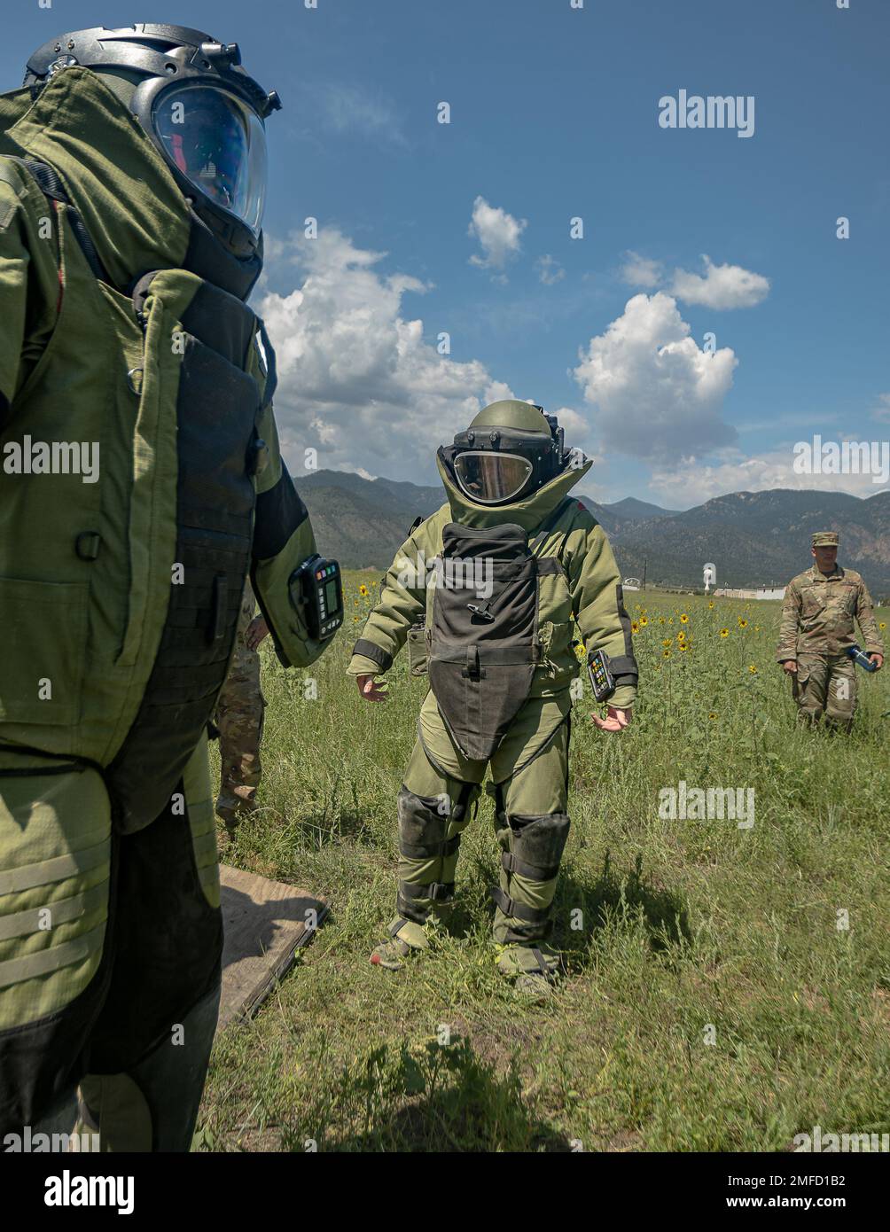 Explosive Ordnance Disposal Soldiers from the 62nd Ordnance Company ...