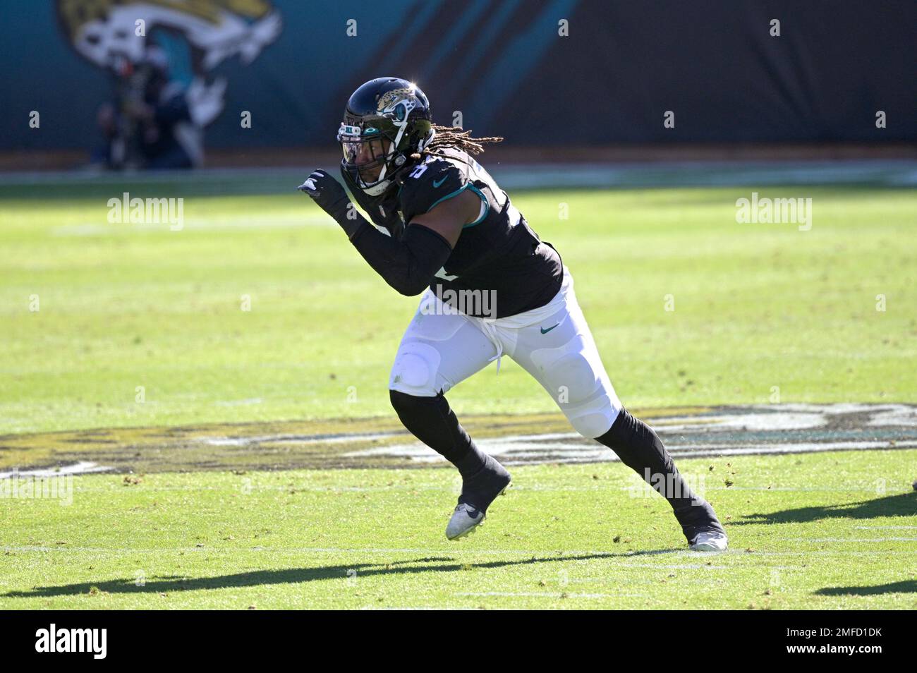 Jacksonville Jaguars defensive end Dawuane Smoot (94) follows a play ...
