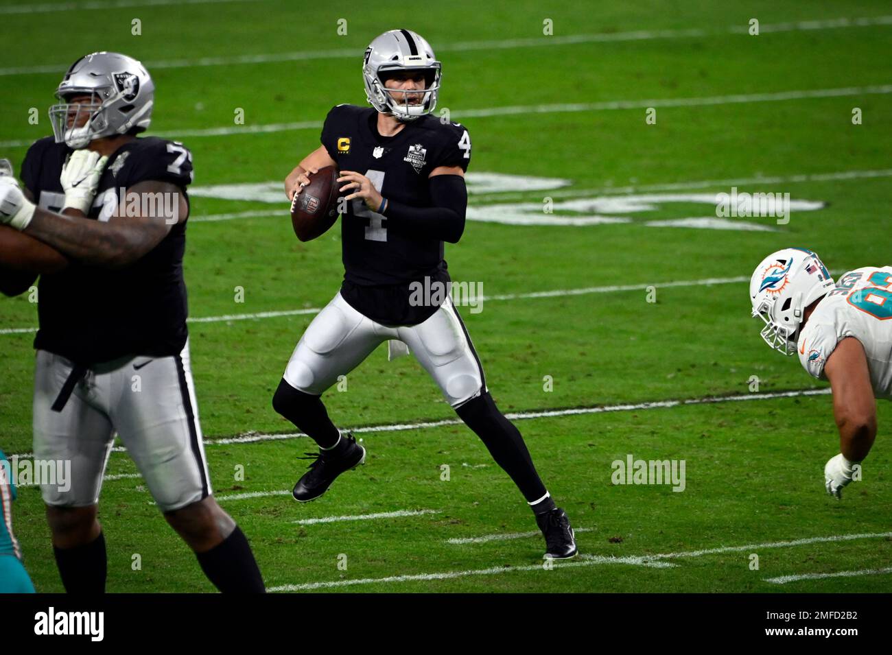 Las Vegas Raiders quarterback Derek Carr (4) looks to pass against the ...