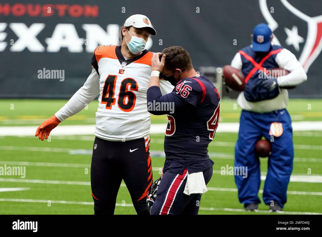 Cincinnati Bengals long snapper Clark Harris talks with Houston Texans ...