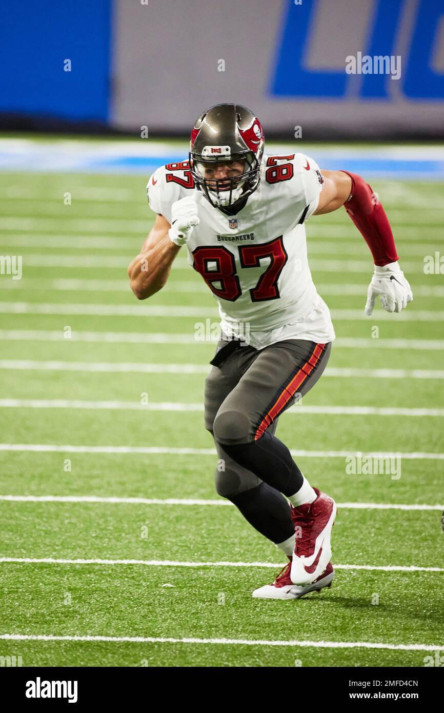 Tampa Bay Buccaneers tight end Rob Gronkowski (87) in action against ...