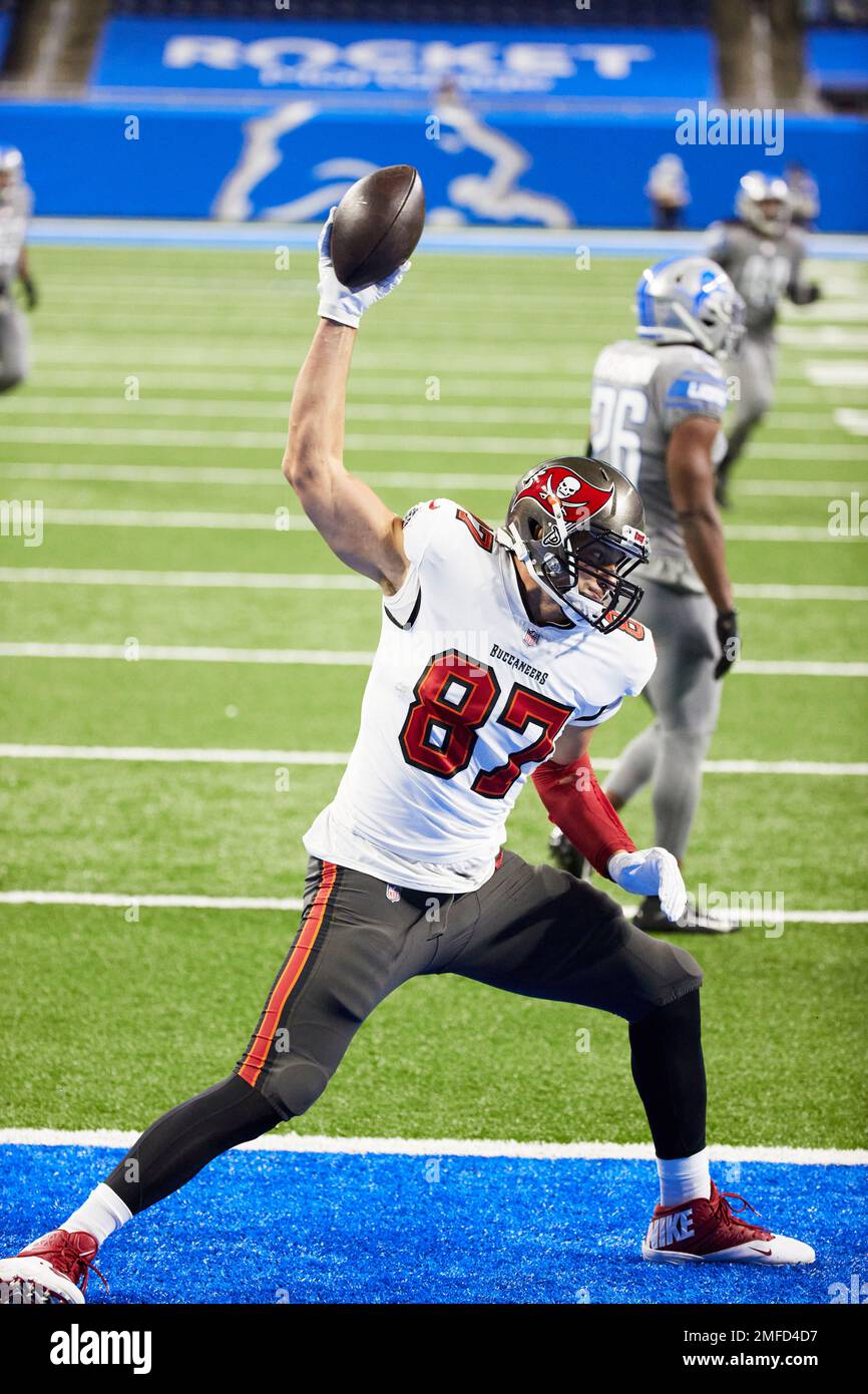 Tampa Bay Buccaneers tight end Rob Gronkowski (87) in action against ...