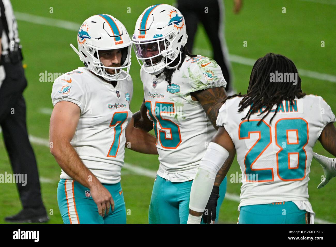 Miami Dolphins kicker Jason Sanders (7) celebrates after kicking a game ...