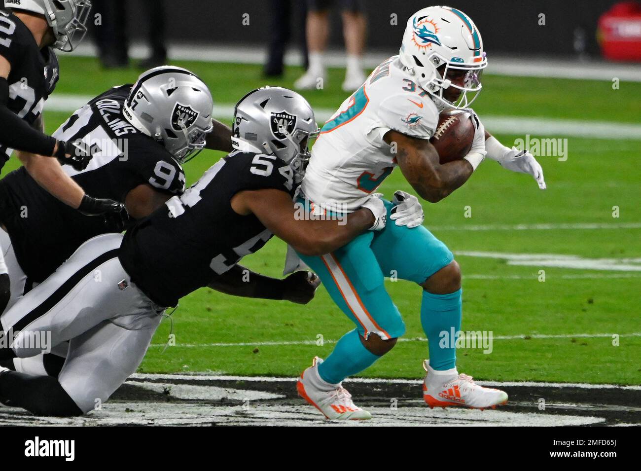 Las Vegas Raiders middle linebacker Raekwon McMillan (54) tackles Miami ...