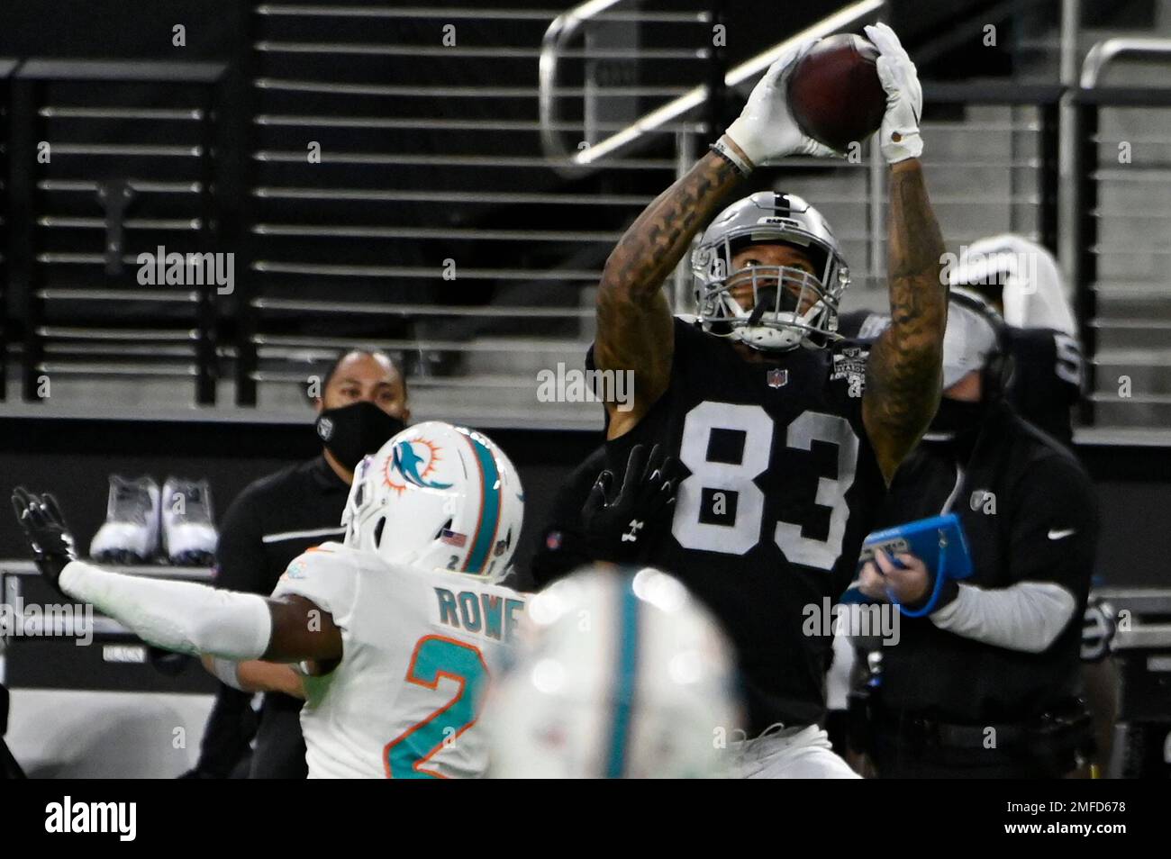 Las Vegas Raiders tight end Darren Waller (83) makes a reception ...