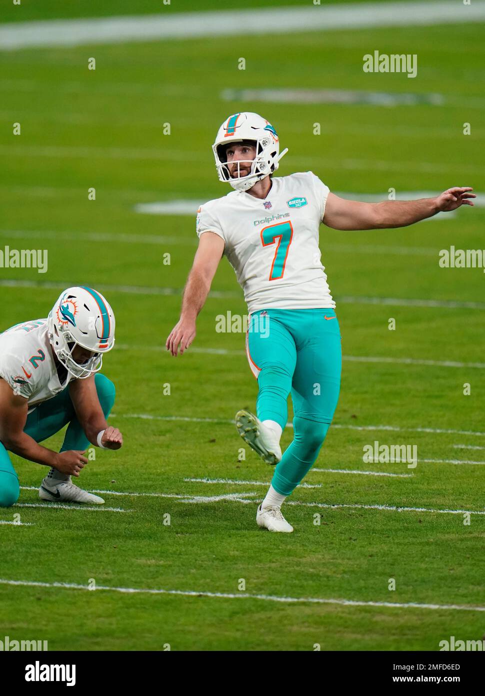 Miami Dolphins place kicker Jason Sanders #7 warms up prior to playing ...