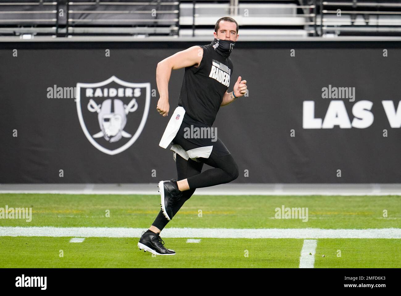 Las Vegas Raiders quarterback Derek Carr #4 warms up prior to playing ...