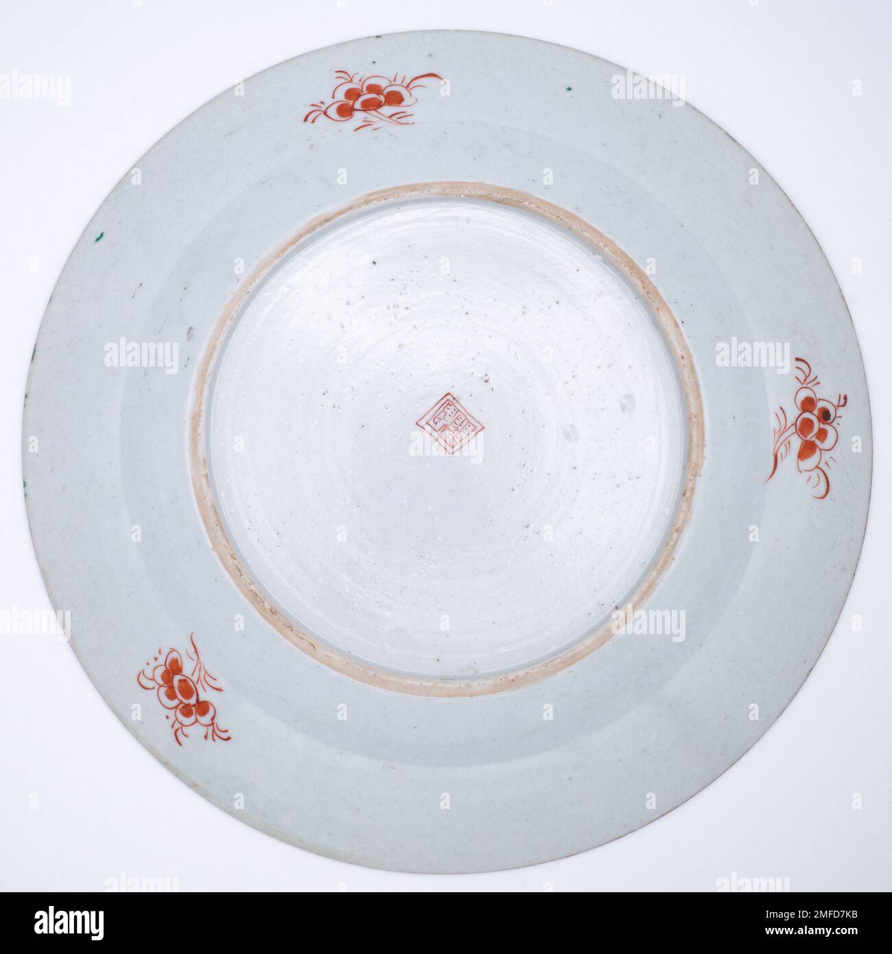 Antique chinese 18th century clobbered porcelain plate hi-res stock ...