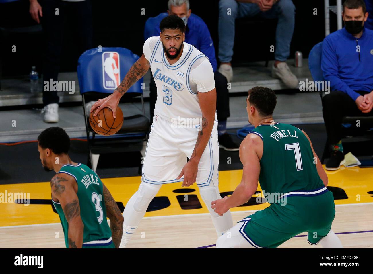 Los Angeles Lakers' Anthony Davis (3) is defended by Dallas Mavericks ...
