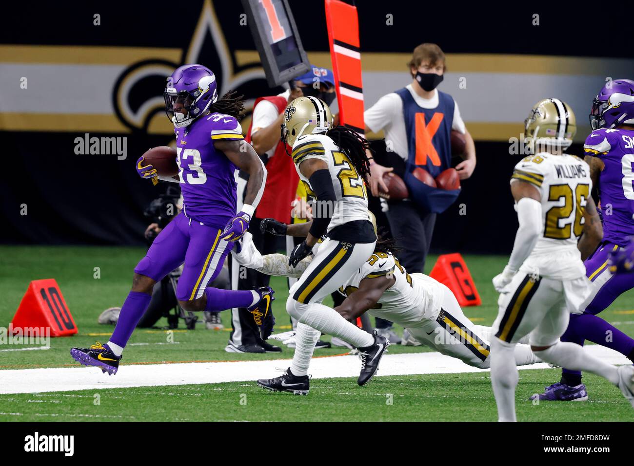Minnesota Vikings running back Dalvin Cook (33) runs past New Orleans ...