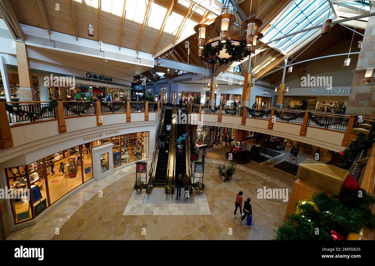 Last-minute shoppers wear face masks as they search for Christmas Eve ...