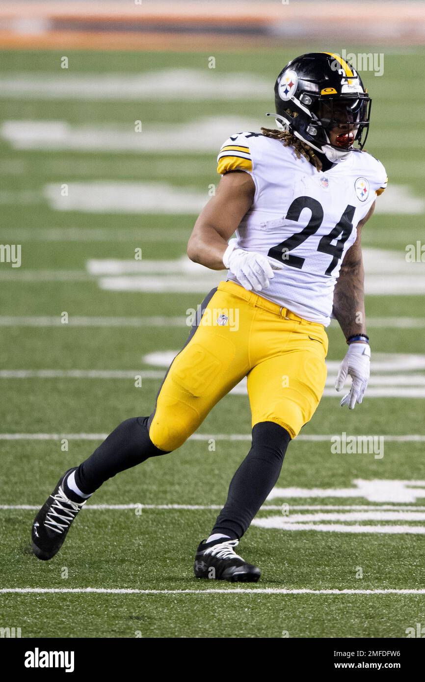 Pittsburgh Steelers running back Benny Snell (24) during an NFL ...