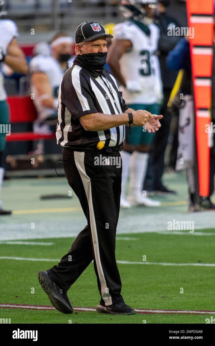 Side judge Jeff Lamberth (21) in action during an NFL football game ...