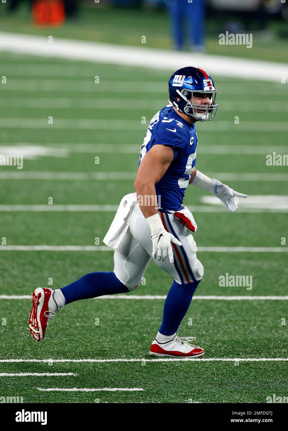 New York Giants inside linebacker Blake Martinez (54) in action during ...