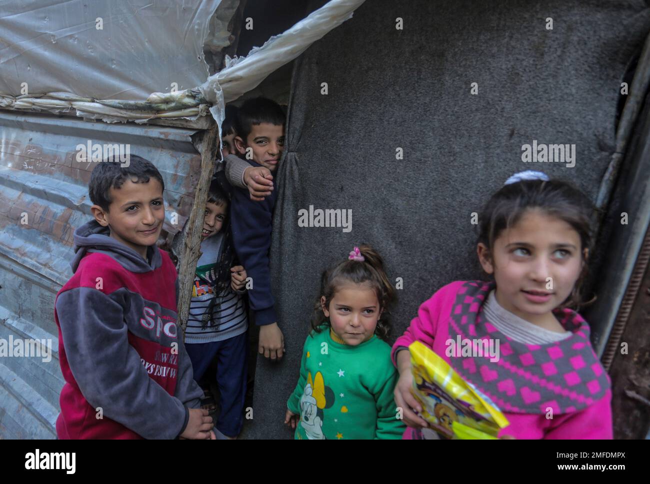 Poor kids playing usa hi-res stock photography and images - Alamy