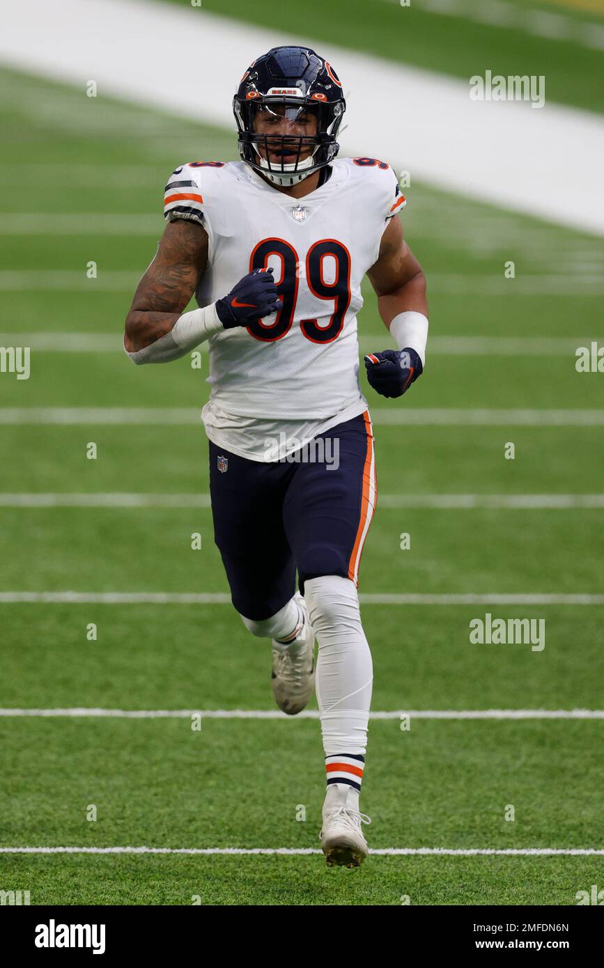 Chicago Bears linebacker Trevis Gipson (99) lines up against the ...