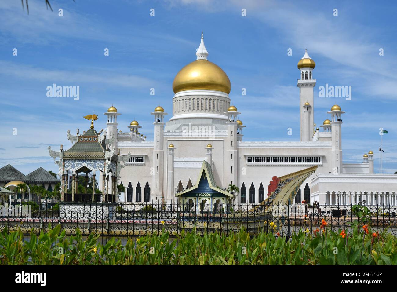 Omar Ali Saiffuddien Mosque in Brunei capital city on blue sky ...