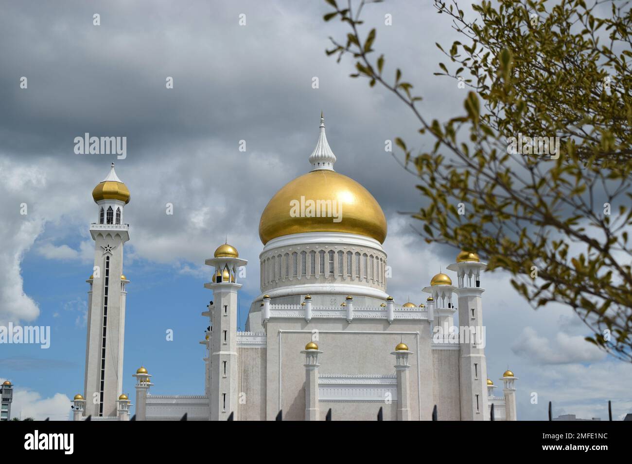 Omar Ali Saiffuddien Mosque in Brunei capital city on blue sky ...
