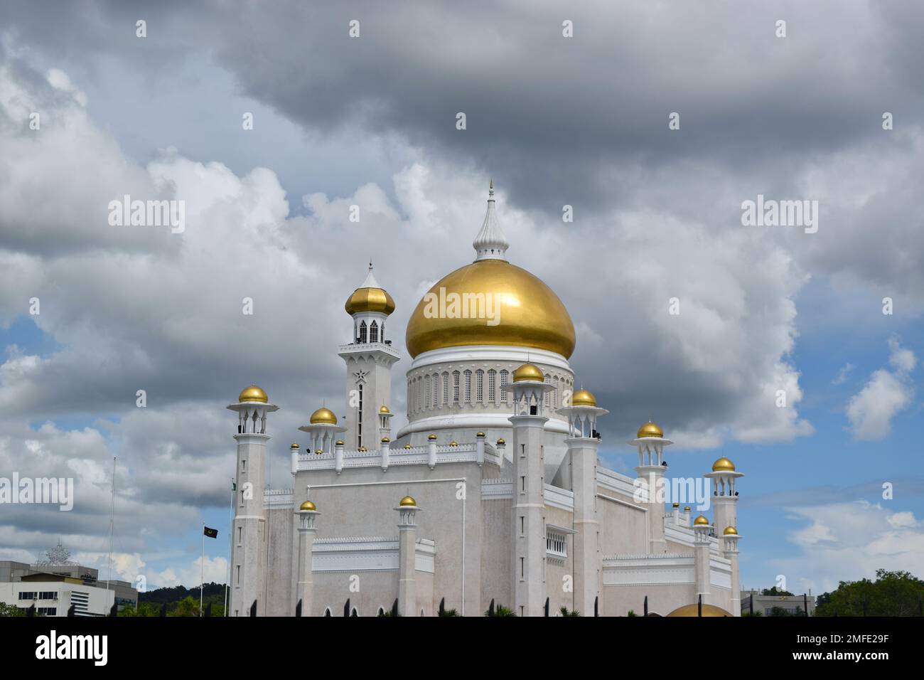 Omar Ali Saiffuddien Mosque in Brunei capital city on blue sky ...