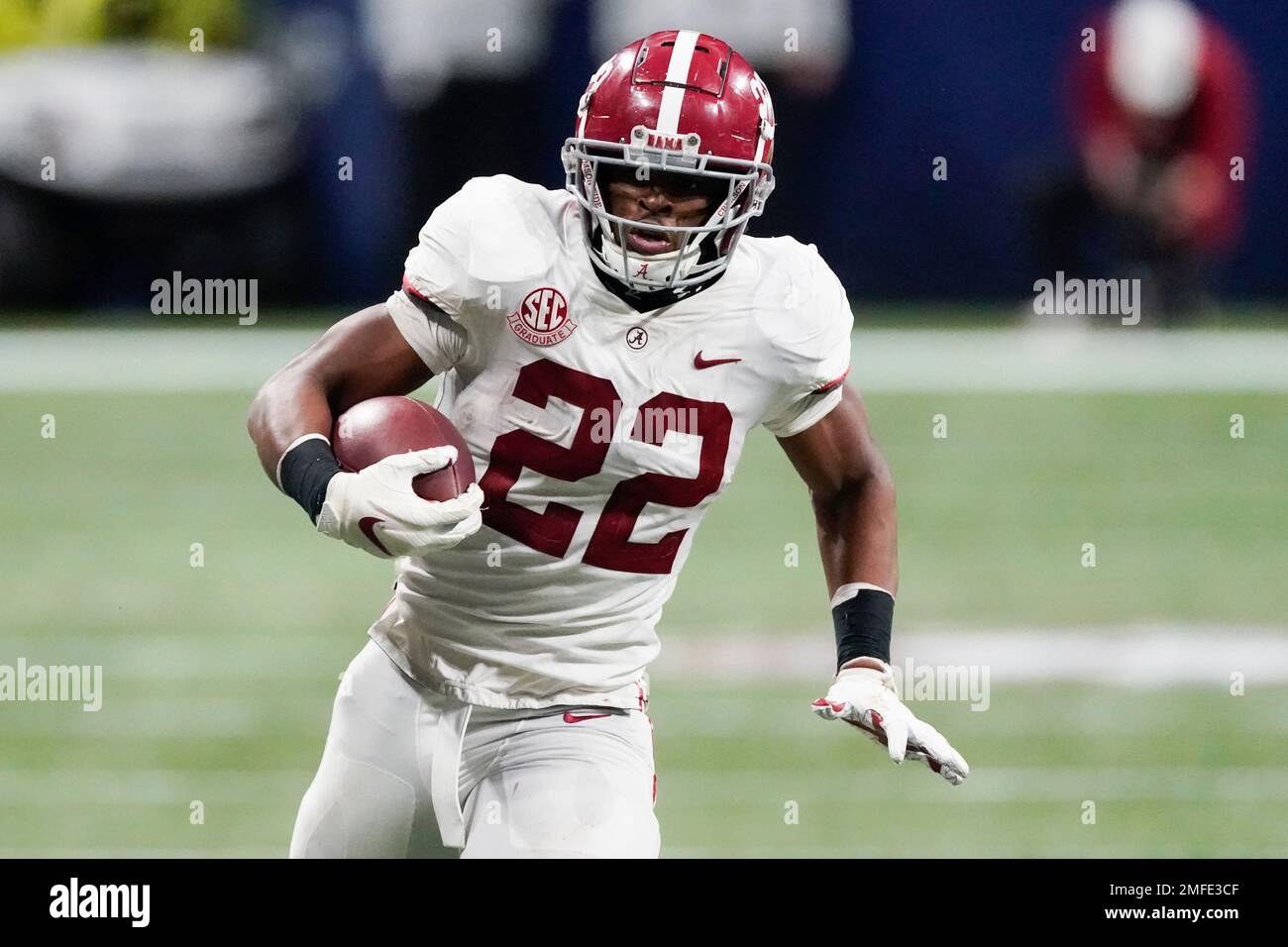 Alabama running back Najee Harris (22) runs against Florida during the ...