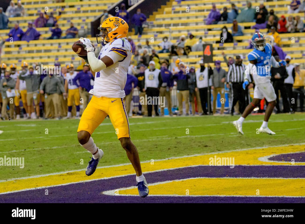 LSU wide receiver Kayshon Boutte (1) makes a touchdown against ...