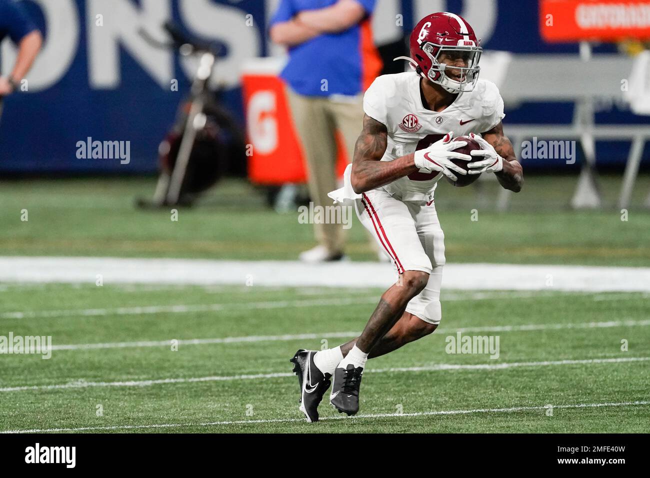 Alabama wide receiver DeVonta Smith (6) runs against Florida during the ...