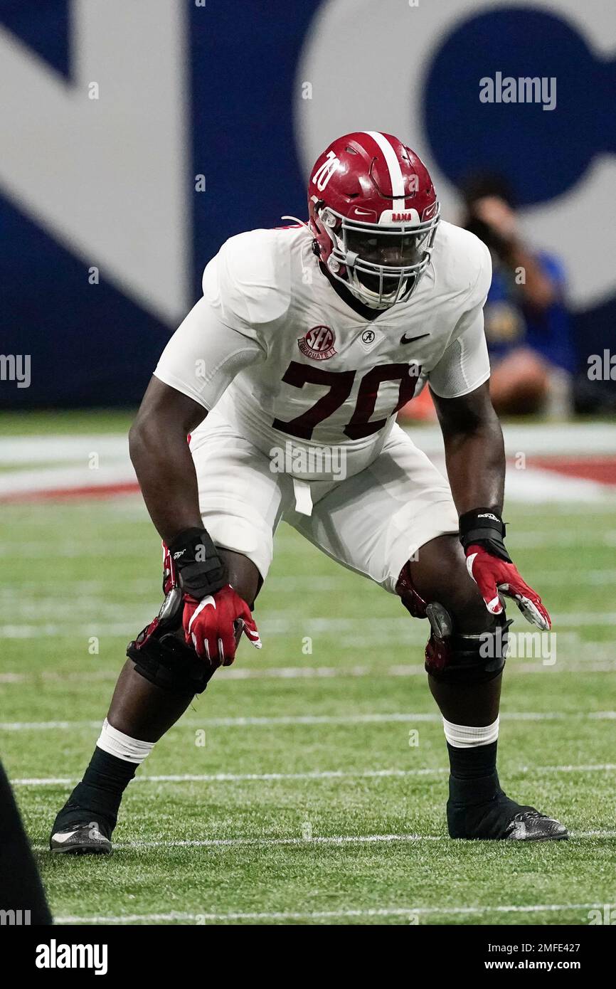 Alabama offensive lineman Alex Leatherwood (70) works against Florida ...