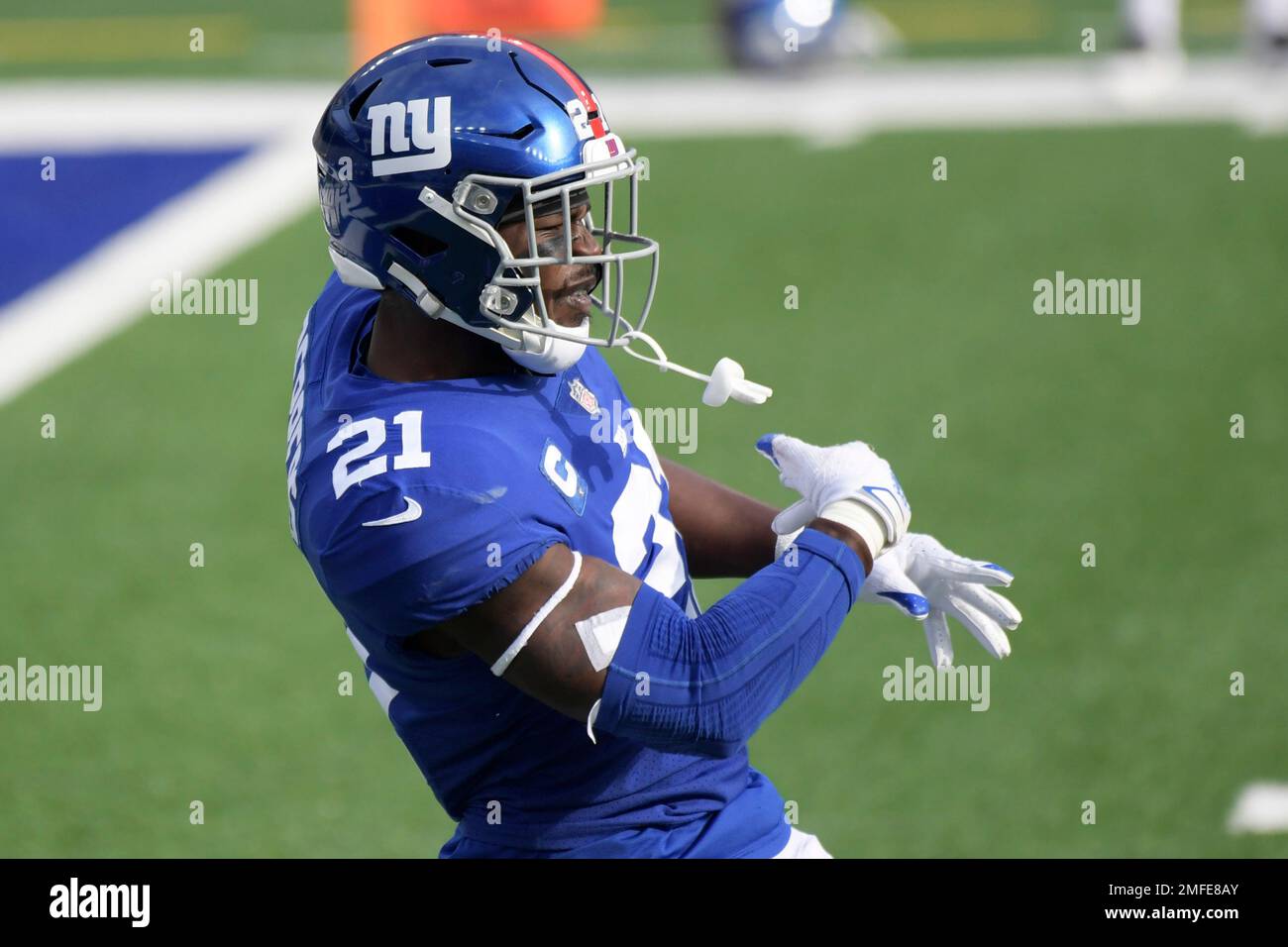 New York Giants strong safety Jabrill Peppers (21) warms-up before an ...