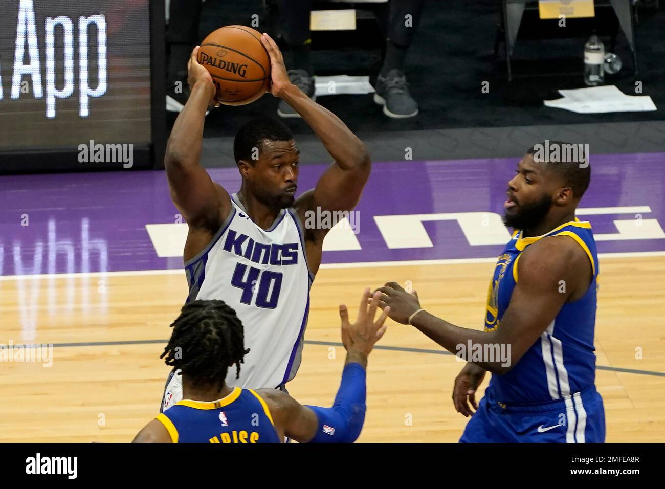 Sacramento Kings forward Harrison Barnes, center, looks to pass against ...