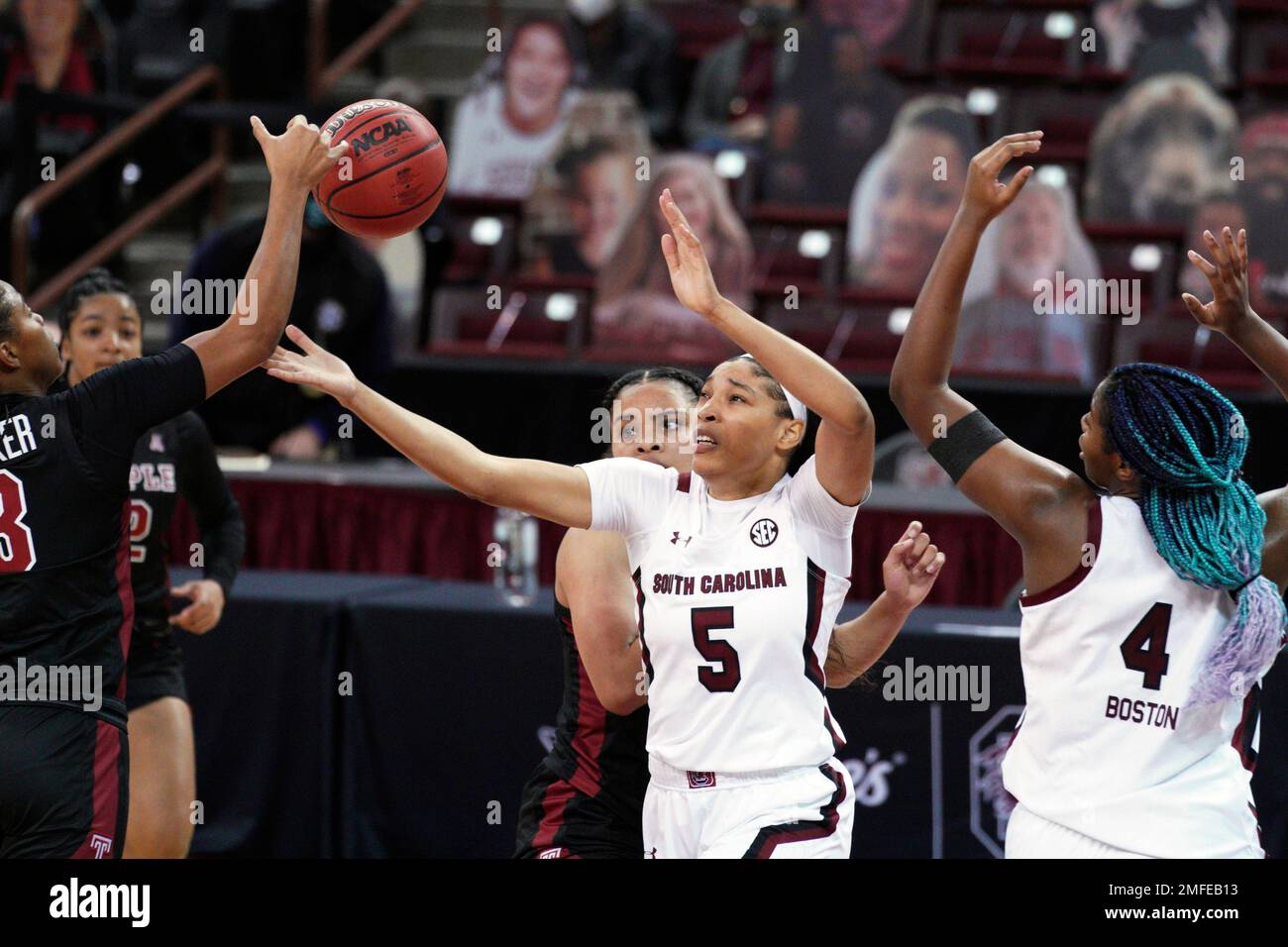 South Carolina forward Victoria Saxton (5) battles for a rebound during ...