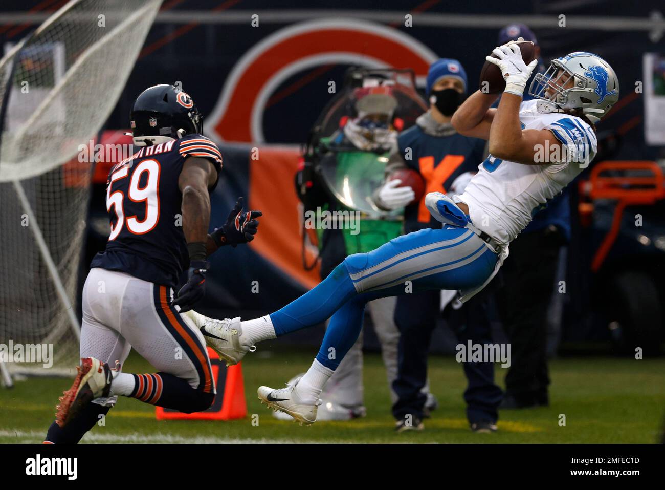 Detroit Lions tight end T.J. Hockenson (88) makes a catch against the ...