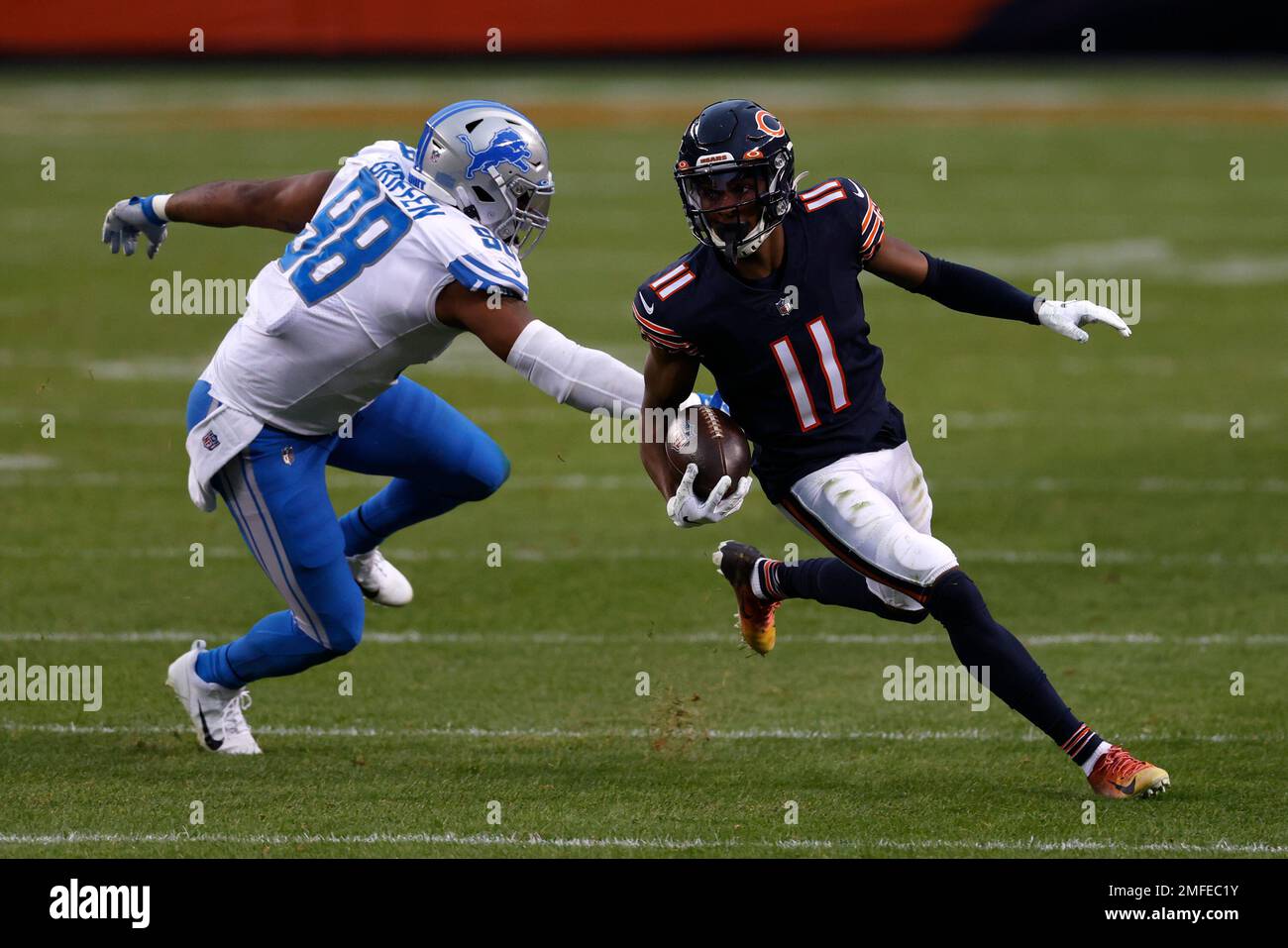 Chicago Bears wide receiver Darnell Mooney (11) runs with the ball ...