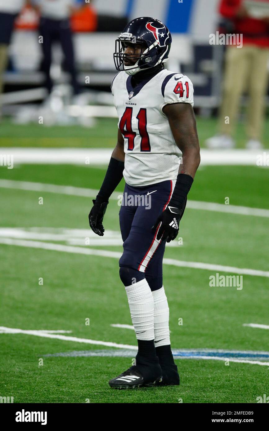 Houston Texans inside linebacker Zach Cunningham (41) lines up against ...