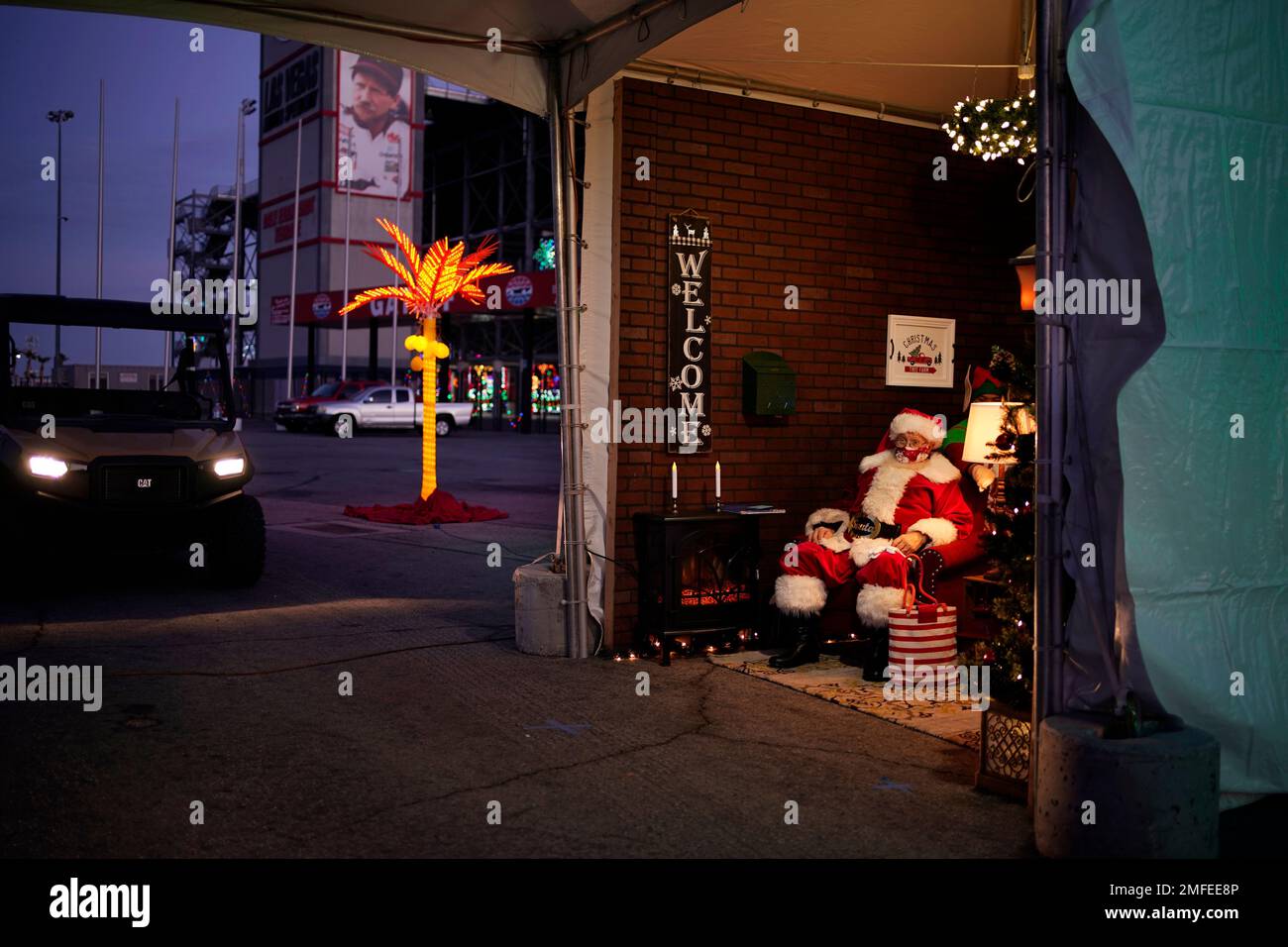 Bill Sandeen, dressed as Santa Claus, waits for cars at a drive-thru ...