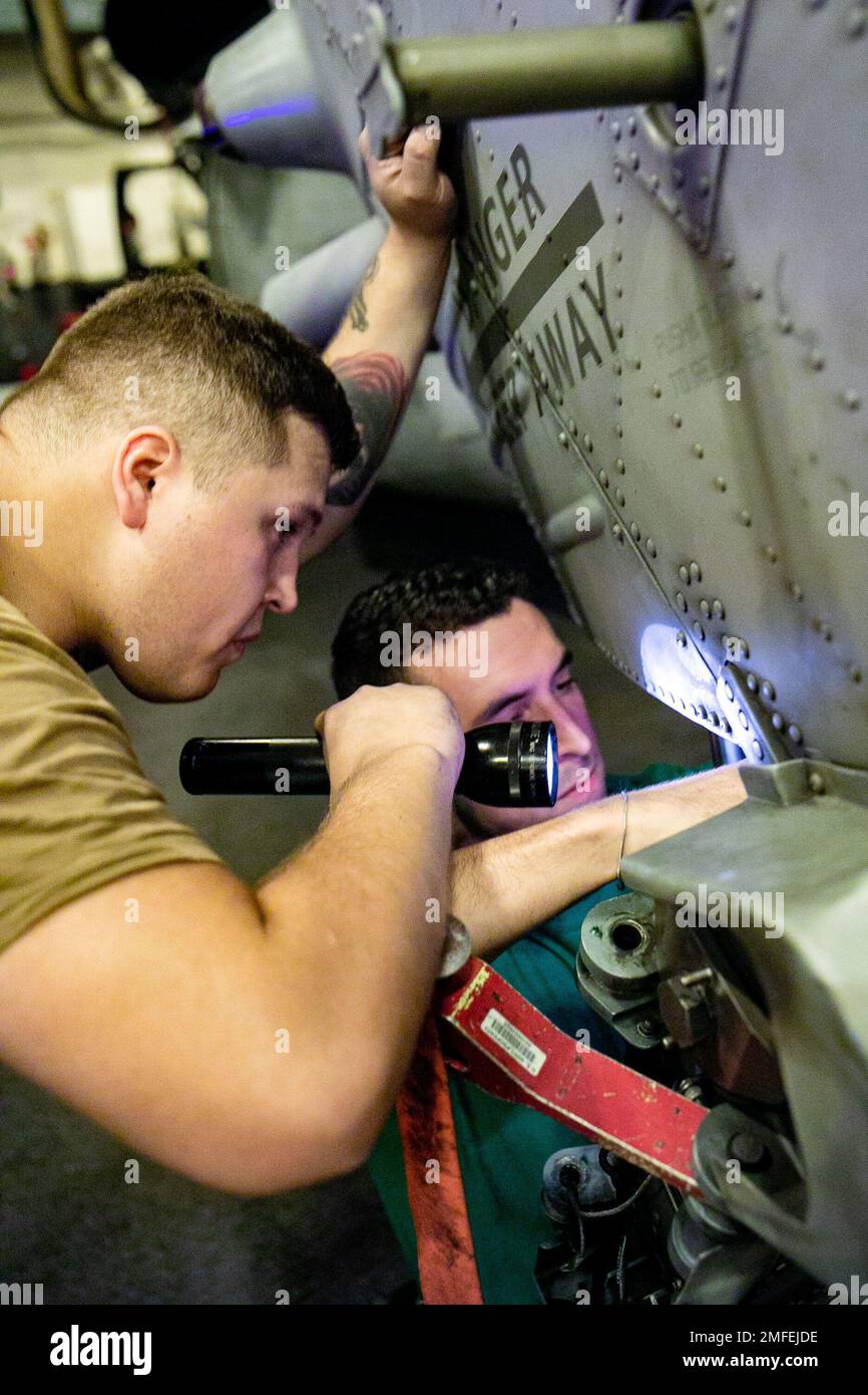 220820-N-UI066-1033 ATLANTIC OCEAN (Aug. 20, 2022) Aviation Machinist’s ...