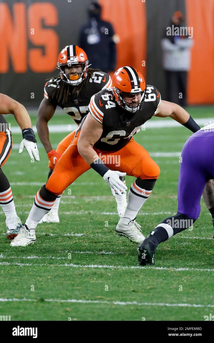 Cleveland Browns center JC Tretter (64) looks to make a block during an ...