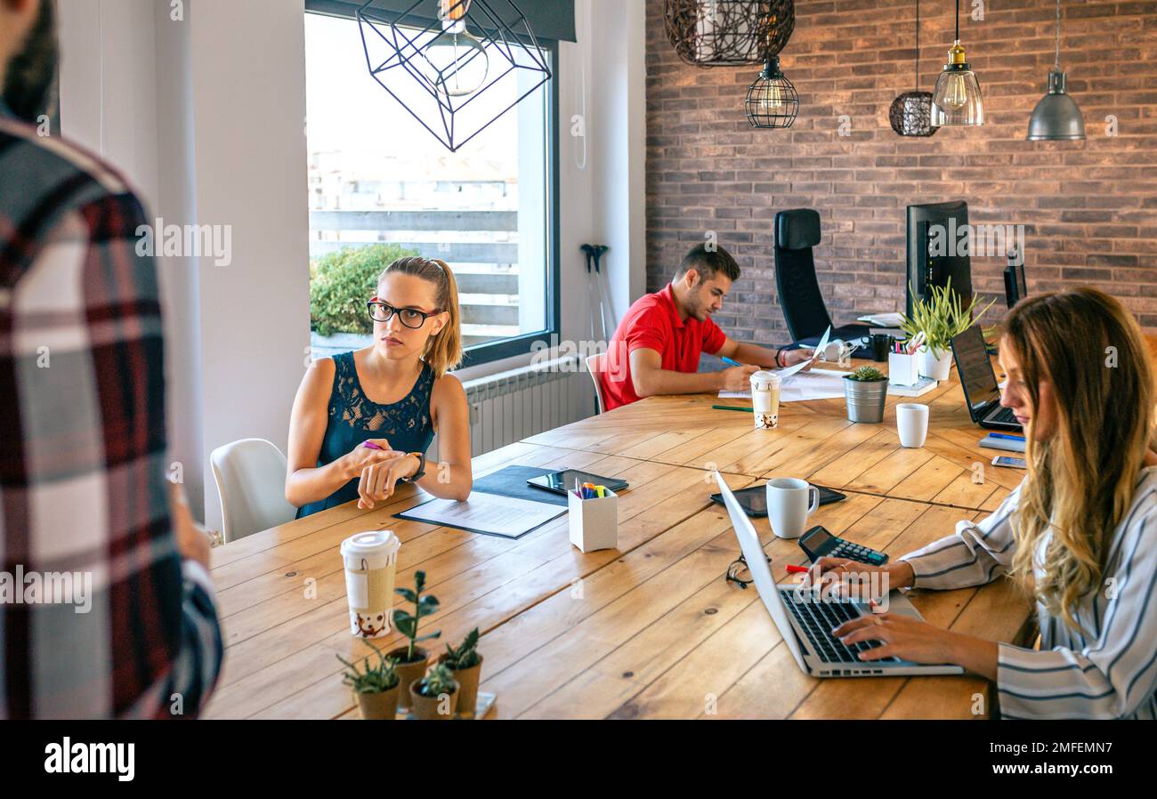 Female boss and female employee hi-res stock photography and images - Alamy