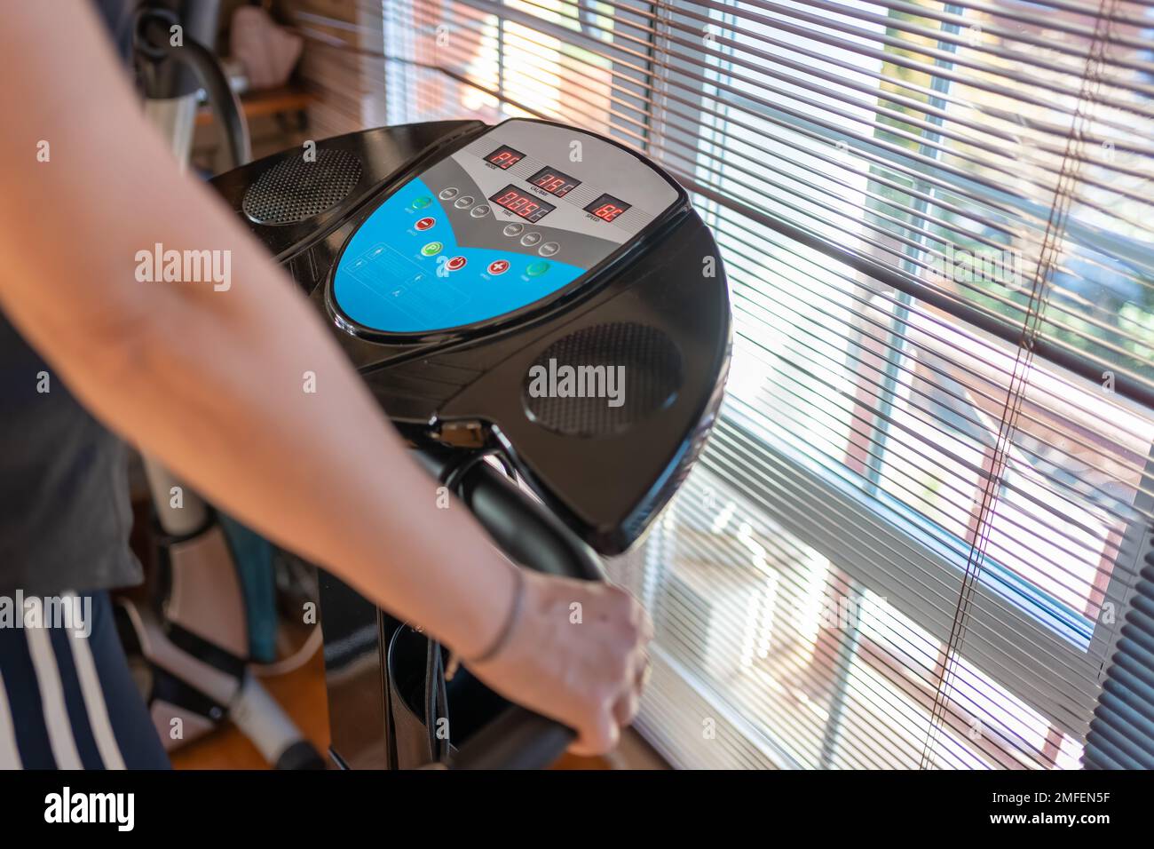 Gymnastics machine that vibrates with different programs and options to ...