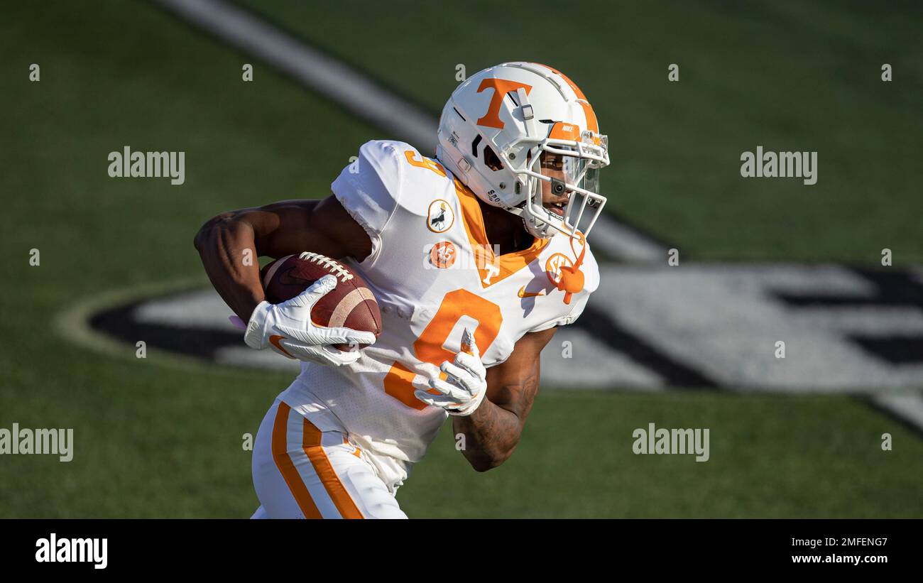 Tennessee wide receiver Jimmy Calloway (9) runs for yardage during ...